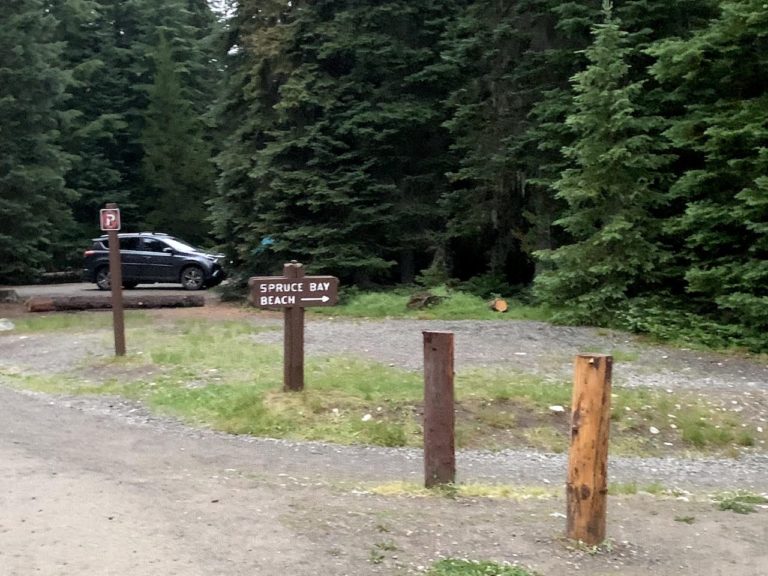 Paddling Lightning Lake at Manning Park - Outdoor Family
